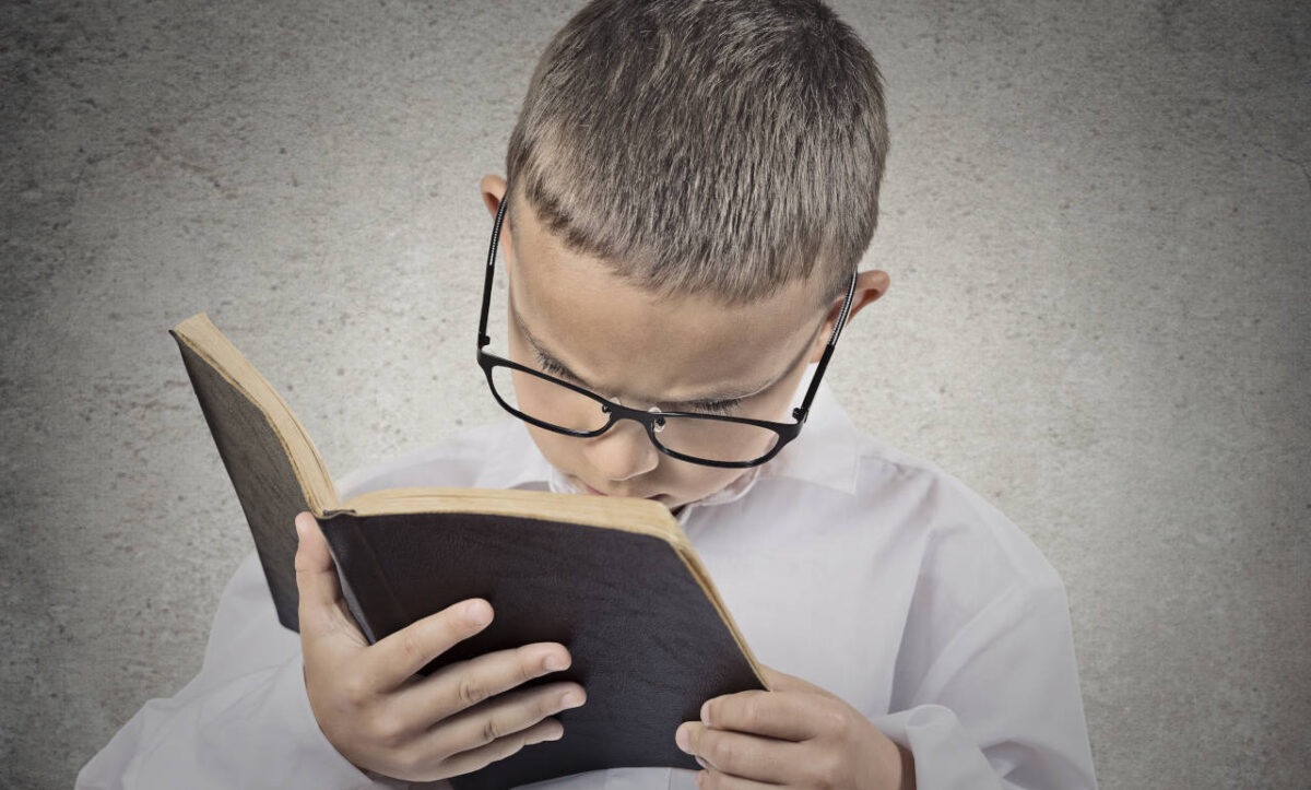 Najčešći znakovi problema s vidom kod djece | Optometrija.net